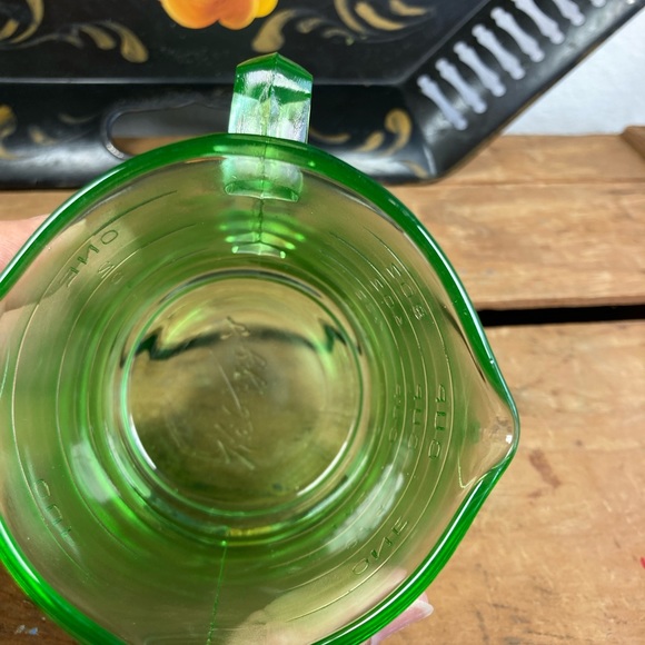 Kellogs | Kitchen | Vintage Green Depression Glass 3 Spout Measuring ...